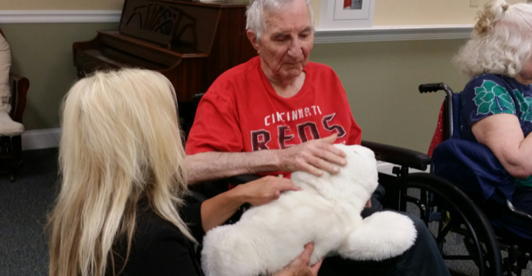 Robotic Pet Therapy Effective in Dementia Patients | Ohio's Hospice
