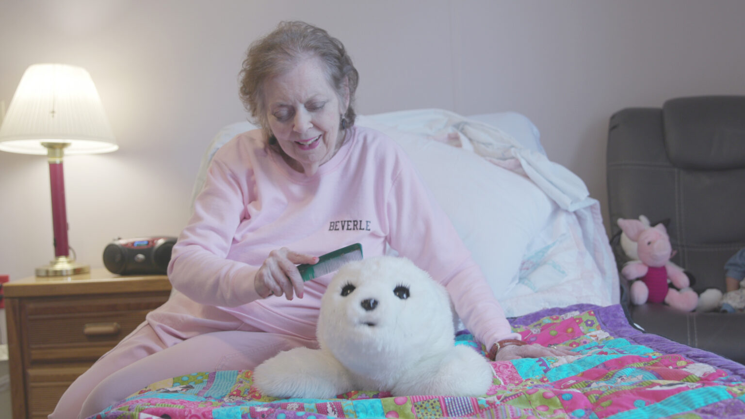 Robotic Seal Provides Comfort for Alzheimer's Patient | Ohio's Hospice
