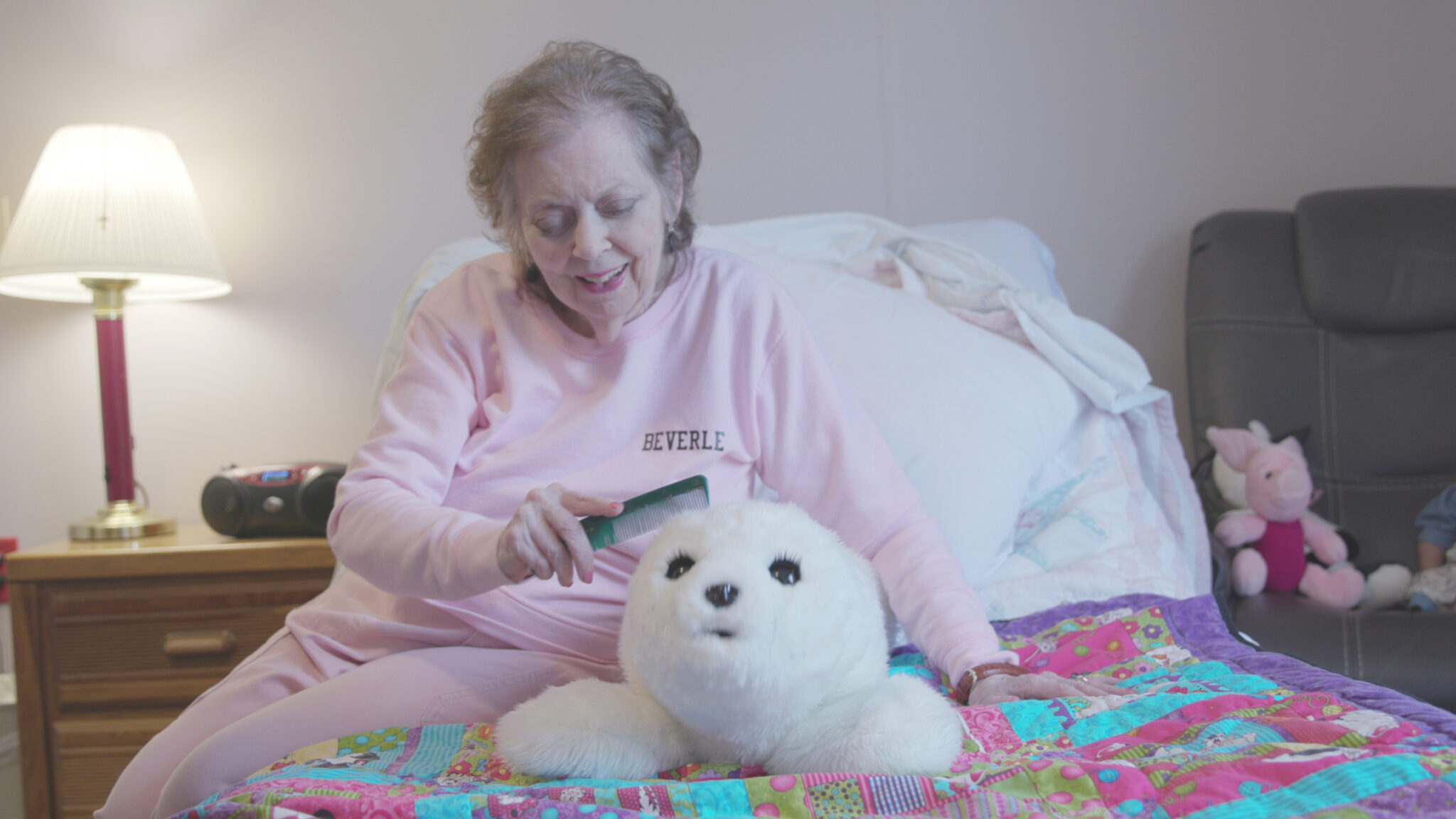 Robotic Seal Provides Comfort for Alzheimer's Patient | Ohio's Hospice